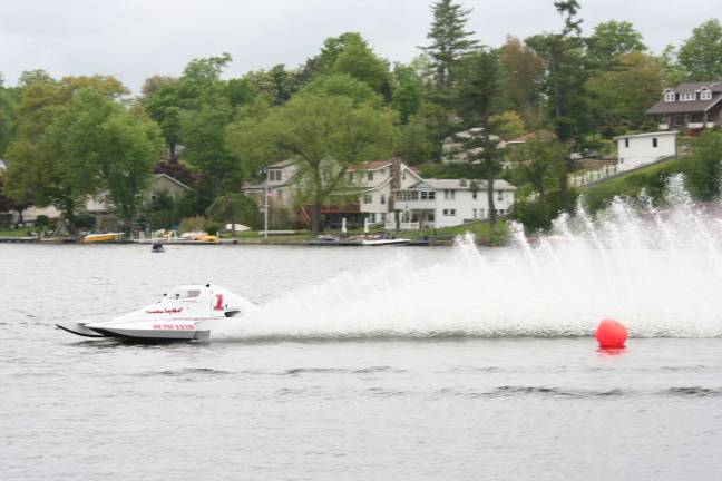 Speed boat racing returns to Greenwood Lake in June